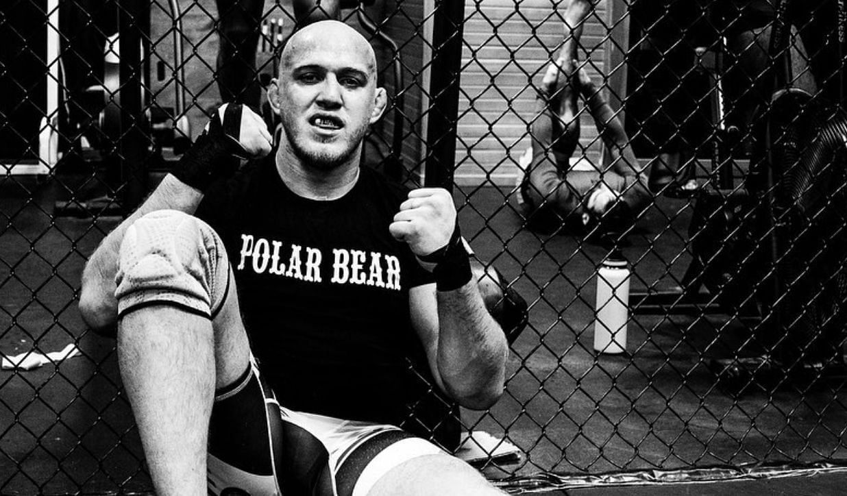 What is Sergey Spivak's fighting style?