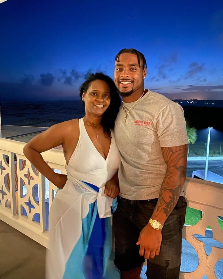 Who are Jonathan Owens’s Parents? Age, Nationality and more