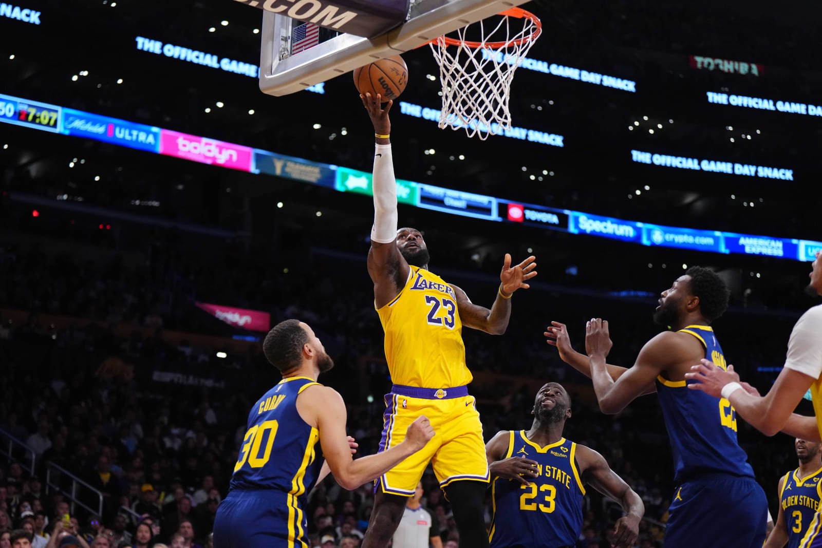 "Not somebody that's 40" - Kevin Hart hilariously roasts LeBron James ...