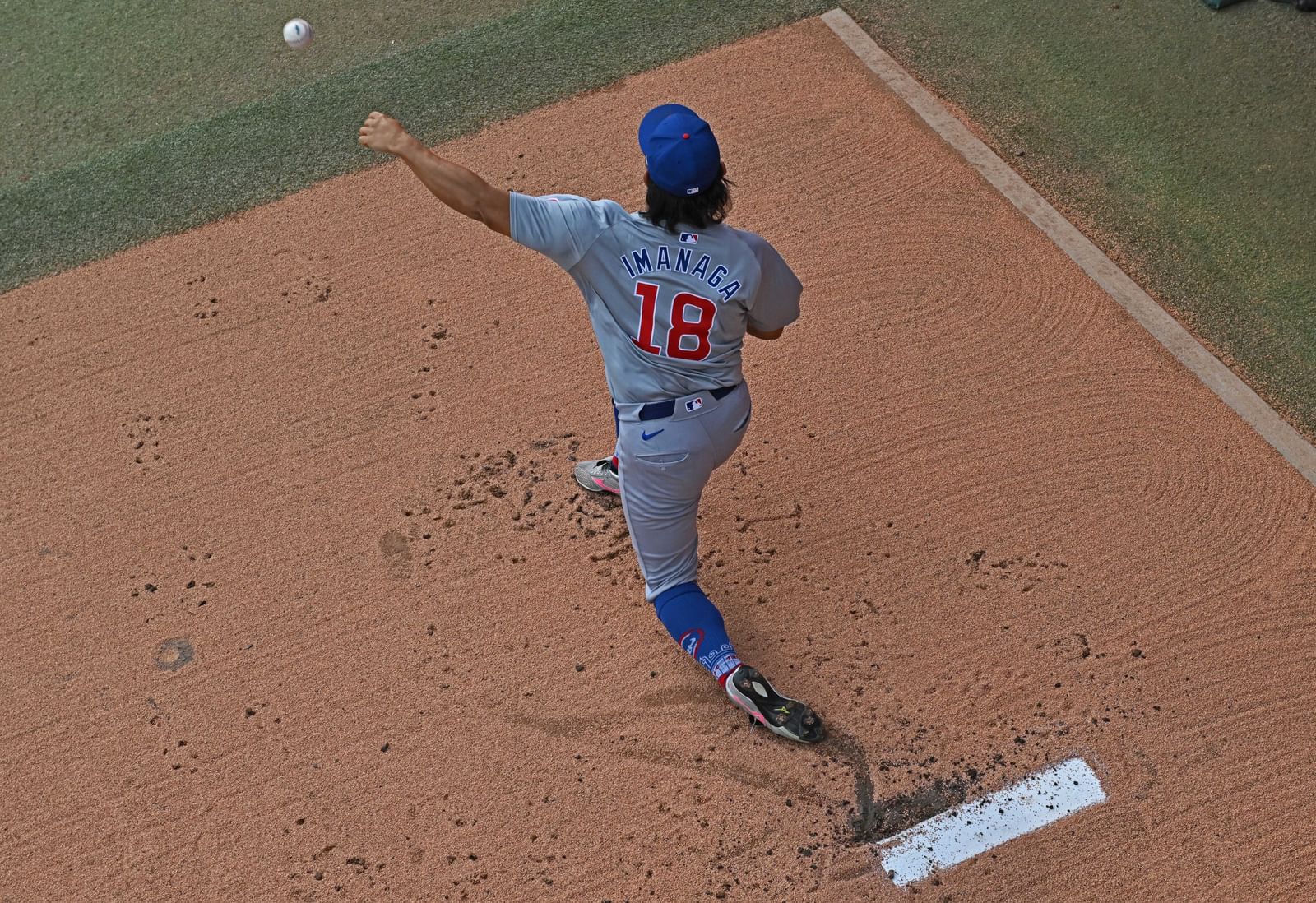 Photo: Shota Imanaga surprises Cubs fan photographer with Dunkin iced ...