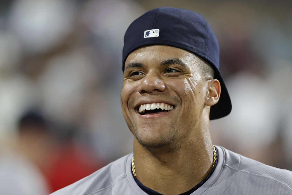 WATCH: Yankees skipper Aaron Boone imitates Juan Soto's famous shuffle