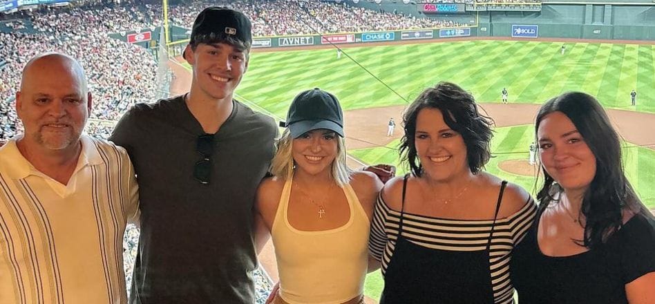 Who are Noah Beck’s‘sisters, Haley and Tatum?