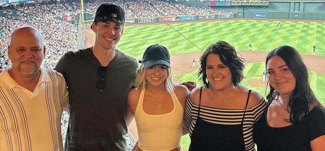 Who are Noah Beck’s‘sisters, Haley and Tatum?