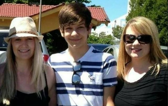 Who are Nathan Triska’s sisters, Deonna and Emma Triska?