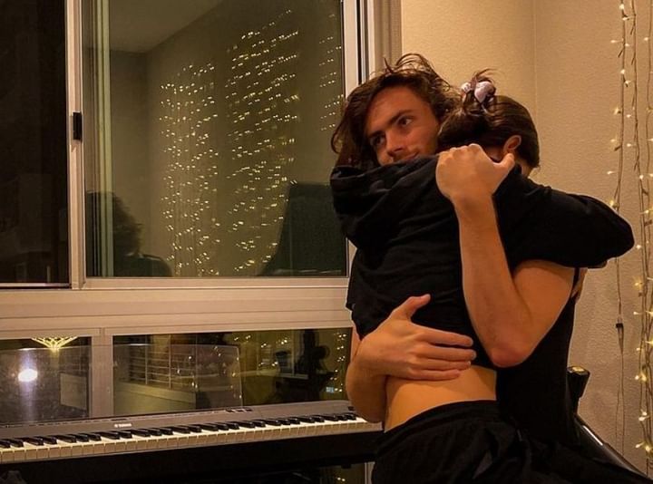 Who is Kira Kosarin's boyfriend, Max Chester?