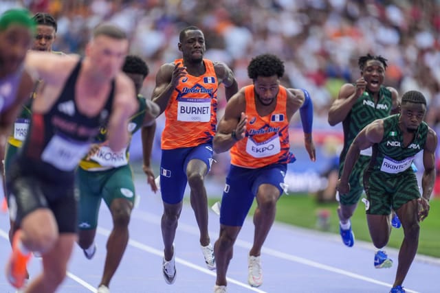 Why didn't USA Men's 4x100m relay team finish the race at the World U20 ...