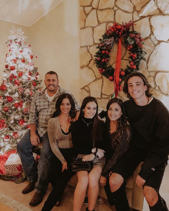 Who are Lauren Kettering's parents?