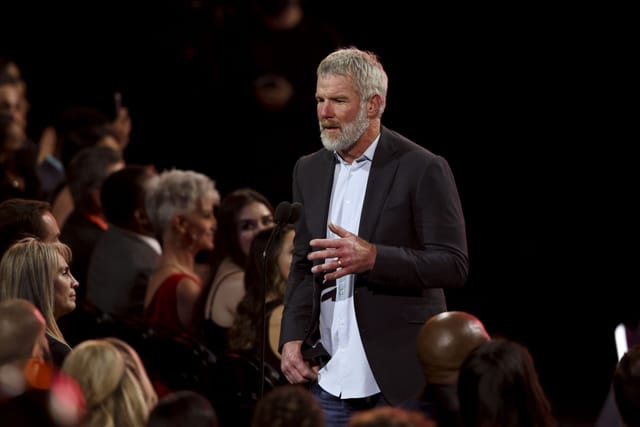 Hall of Famer Brett Favre sends prayers for Bears' Douglas Coleman III ...