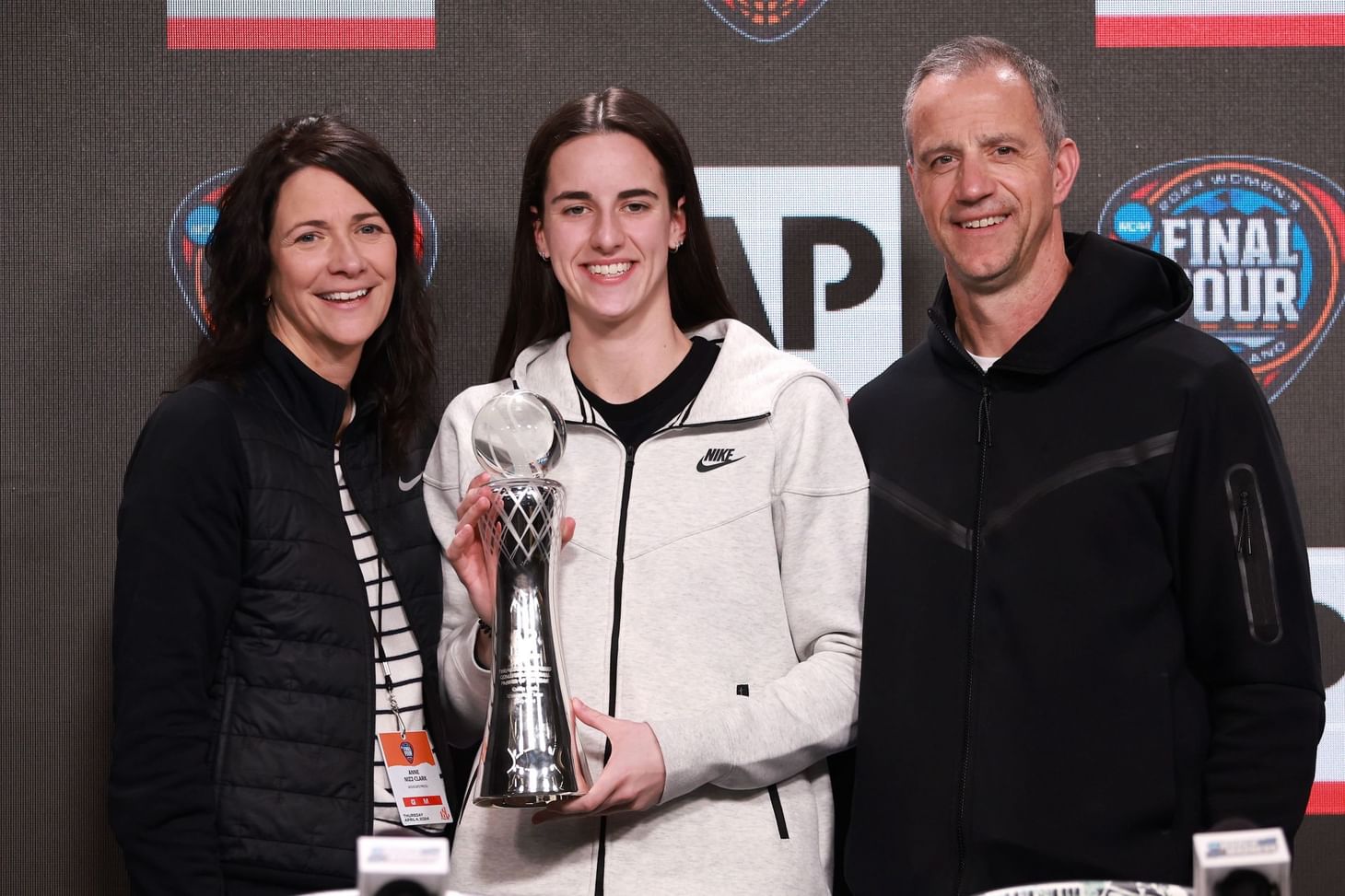 Who are Caitlin Clark’s Parents, Brent and Anne Nizzi-Clark? Age ...