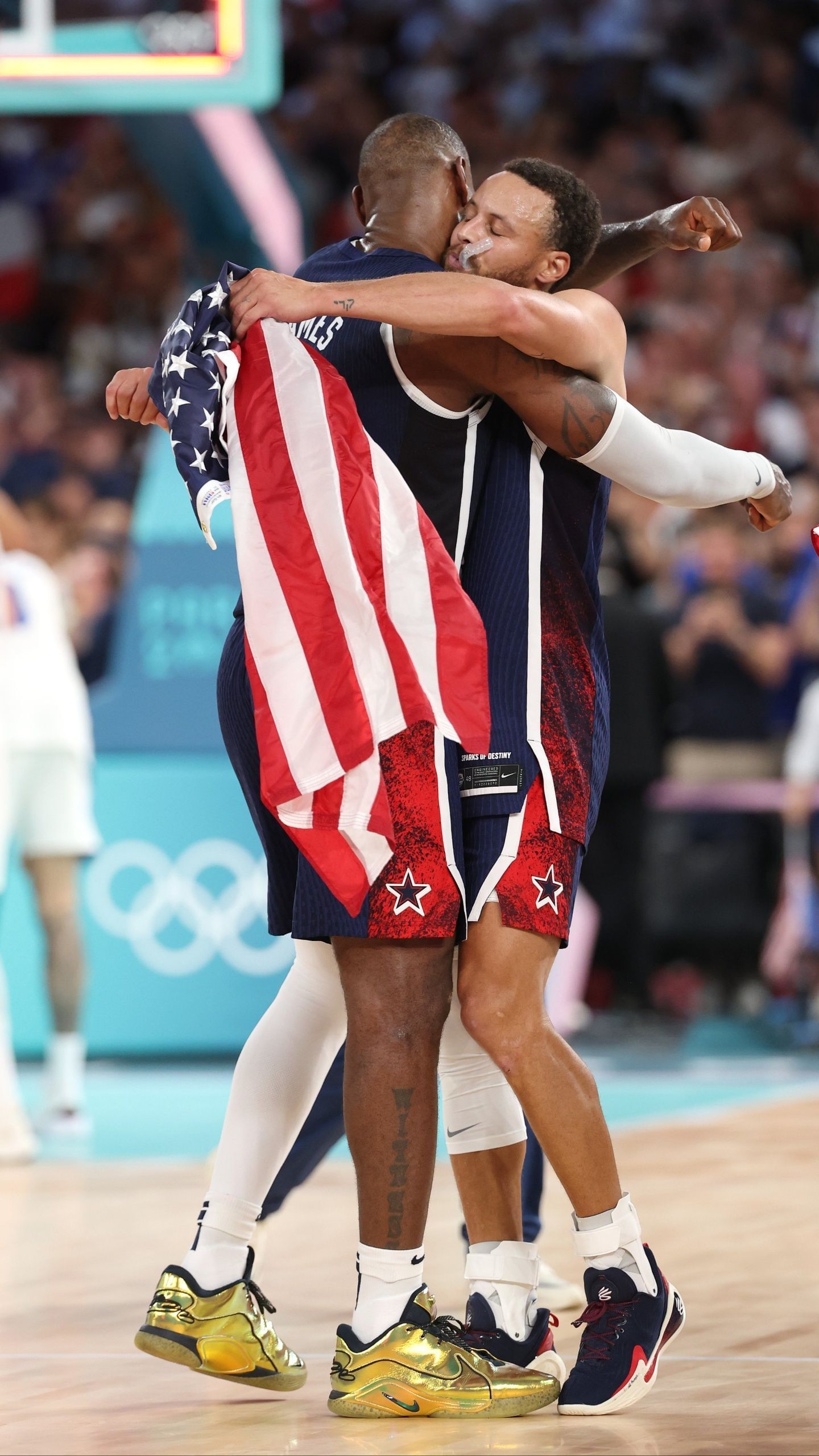 In Pictures: Steph Curry drapes himself with USA flag as he gets his ...
