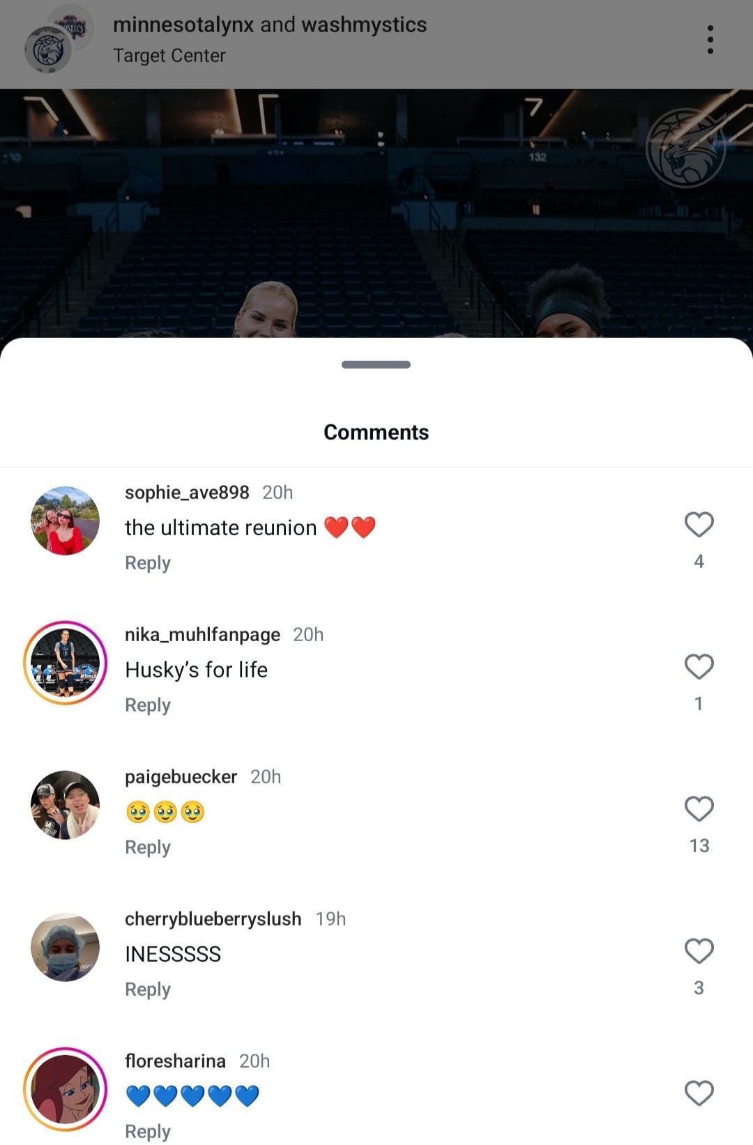 Fans react to UConn's Paige Bueckers and Azzi Fudd posing with former ...