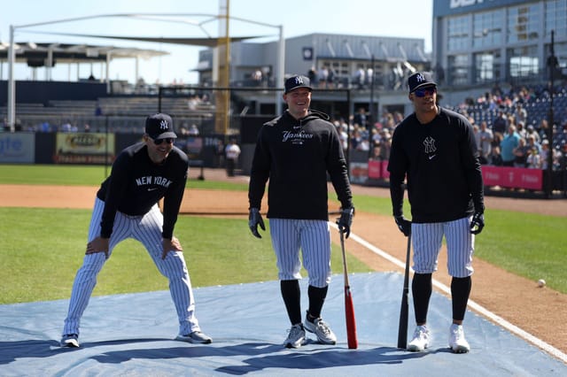 WATCH: Yankees skipper Aaron Boone imitates Juan Soto's famous shuffle