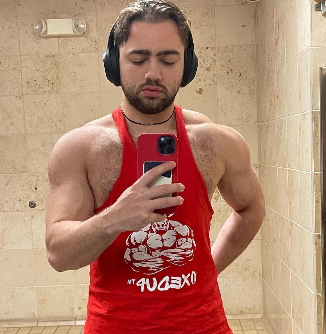 Mizkif Gaming Setup: List of Game ,Mouse, Keyboard ,Gear Settings.