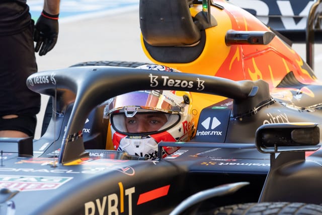 Can F1 drivers talk to each other during a race?