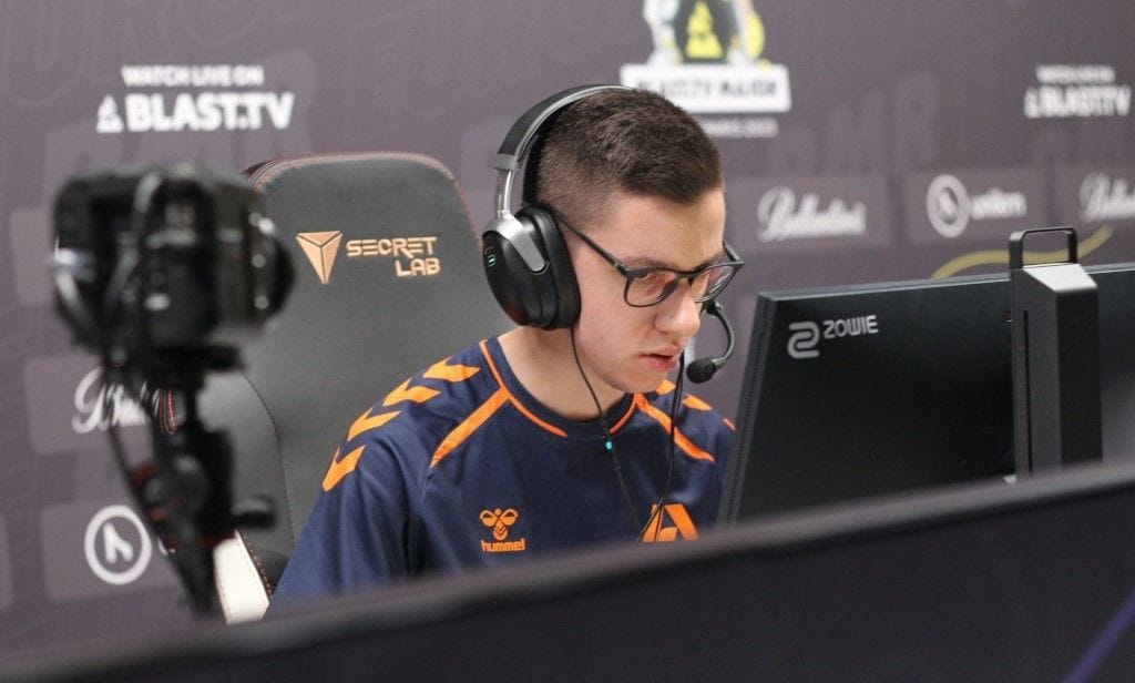 kyxsan's CS2 settings (2024): Crosshair, configuration, sensitivity, and more