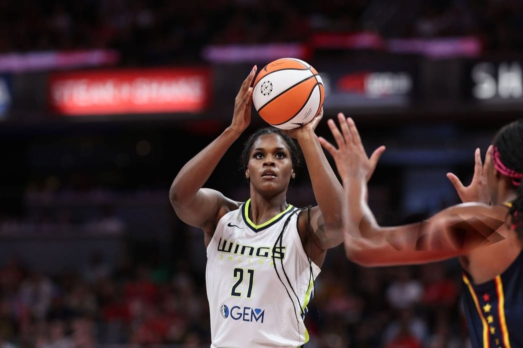 Kalani Brown Family - Father, Mother, Siblings