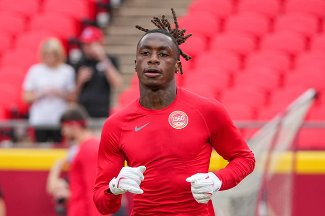 WATCH: Chiefs' Isiah Pacheco shows off Xavier Worthy's slick hoop trickshot