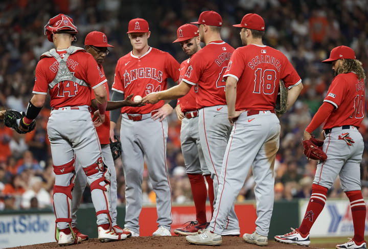 "Season failed successfully"; "Most mid team of all time" - MLB fans ...