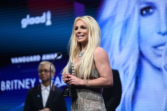 "Why is this so unserious yet so iconic"— Fans react to Britney Spears ...