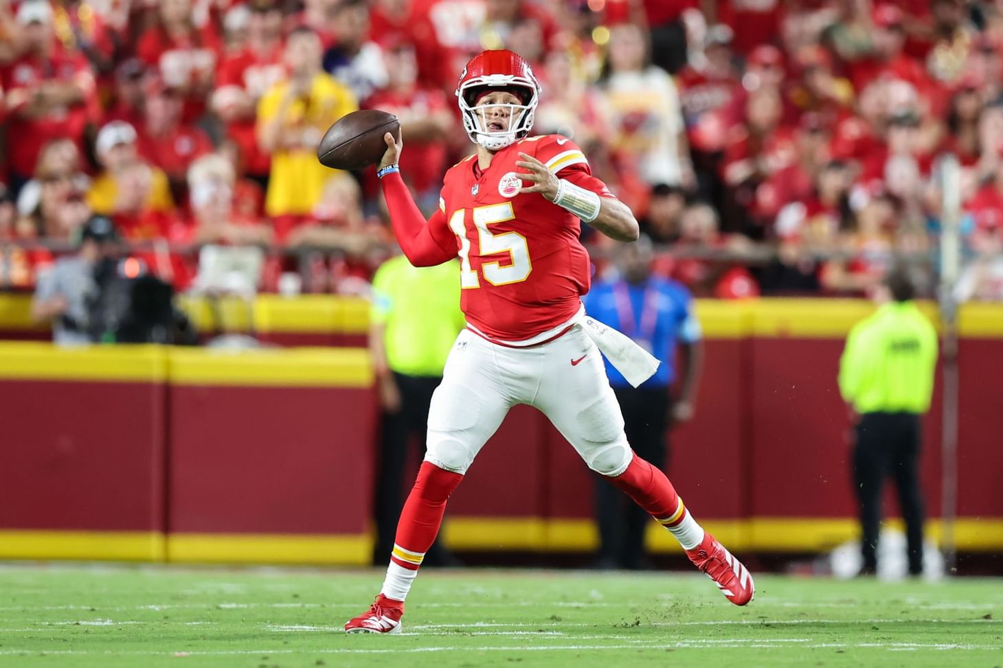 Patrick Mahomes' Stats Tonight: Chiefs QB makes history in Kansas City
