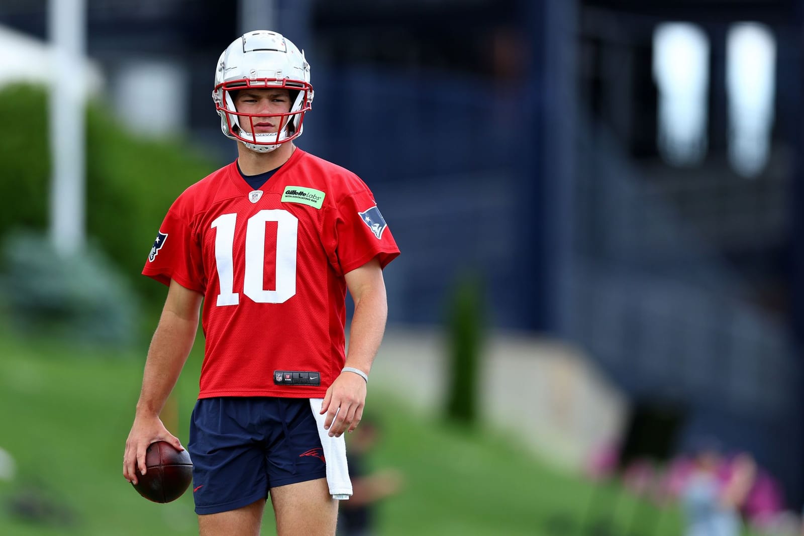 How tall is Drake Maye?