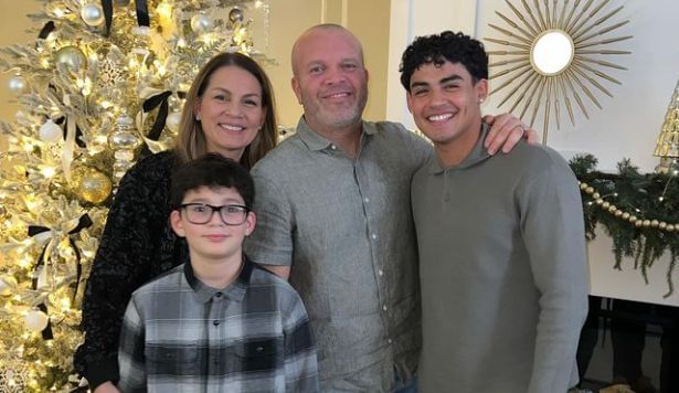 Who are Alejandro Rosario‘s Parents?