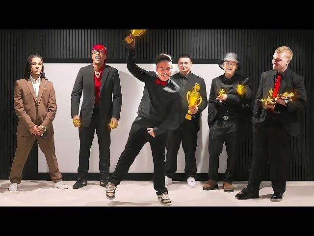 FaZe Rug gifts custom chains to fellow clan members to celebrate a ...