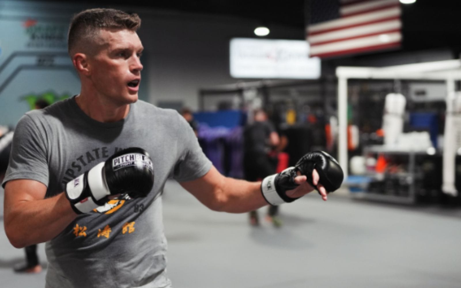 What is Stephen Thompson's UFC record?