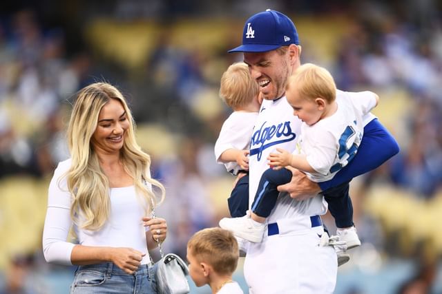 PHOTO: Freddie Freeman's wife Chelsea and 3 children return to Dodger ...