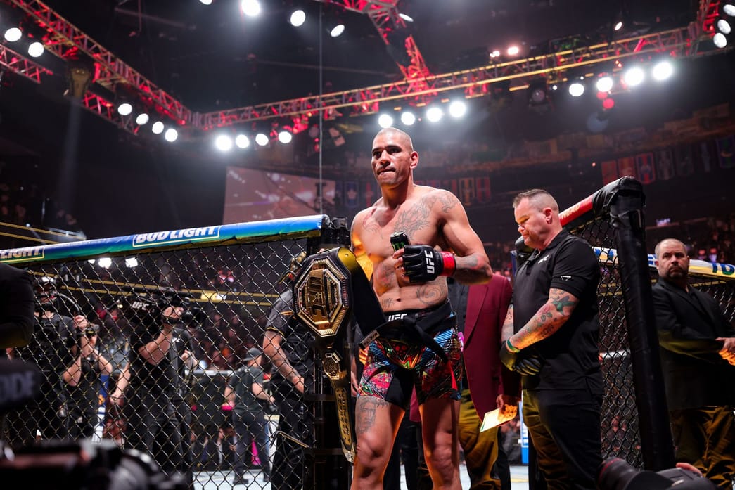 What belts does Alex Pereira have?