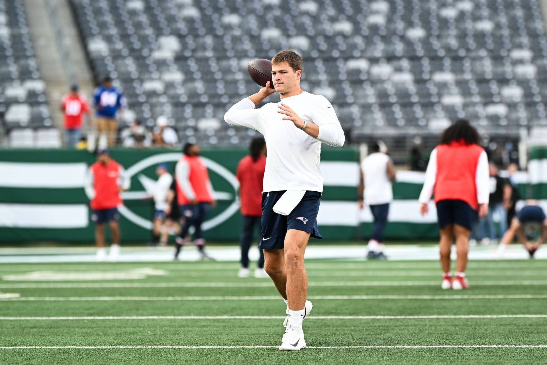 Patriots fans outraged after 24-3 loss to Jets - "Could've had a Drake ...