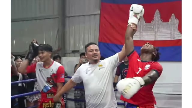 IShowSpeed fights and wins against local boxer during IRL stream in ...