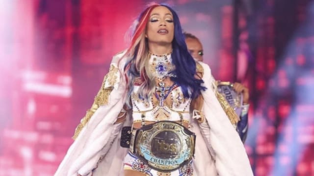 27-year-old AEW star makes flirty advances towards Mercedes Mone