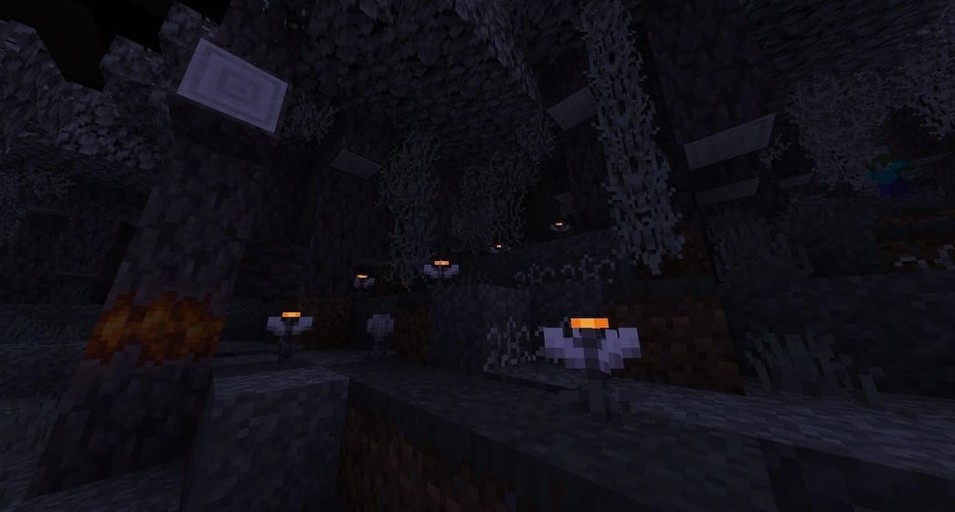 One feature separates the eyeblossom in Minecraft from other flowers