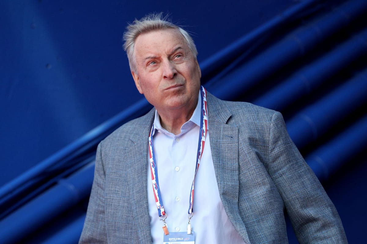 Who is the owner of the Buffalo Sabres?
