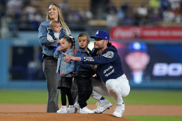Joe Kelly's wife Ashley captures Dodgers pitcher's fun museum date with ...