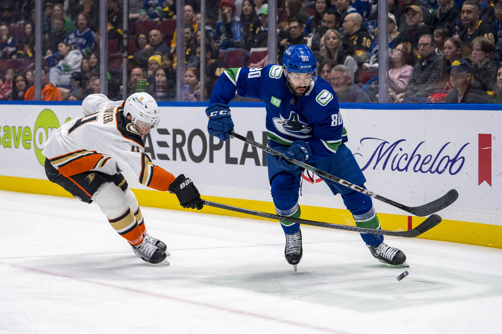 Canadian PM Justin Trudeau lauds Indo-Canadian Sikh Vancouver Canucks ...