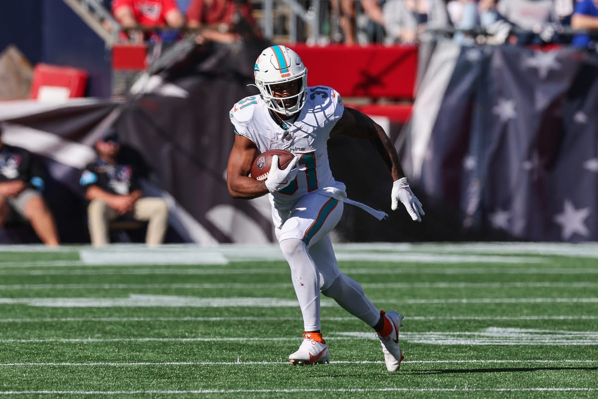 Raheem Mostert's wife Devon fact checks NFL fan for trolling Dolphins RB