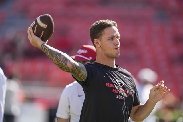 Carson Beck's mom Tracy left "crying" as Georgia QB drops emotional ...