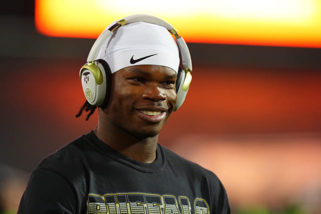 Travis Hunter drops 1-word reaction on fiancée Leanna Lenne's stylish ...