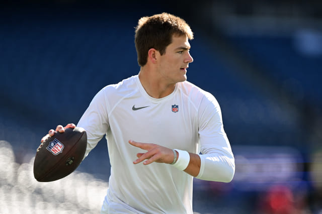 What happened to Drake Maye? Patriots QB taken off the field after ...