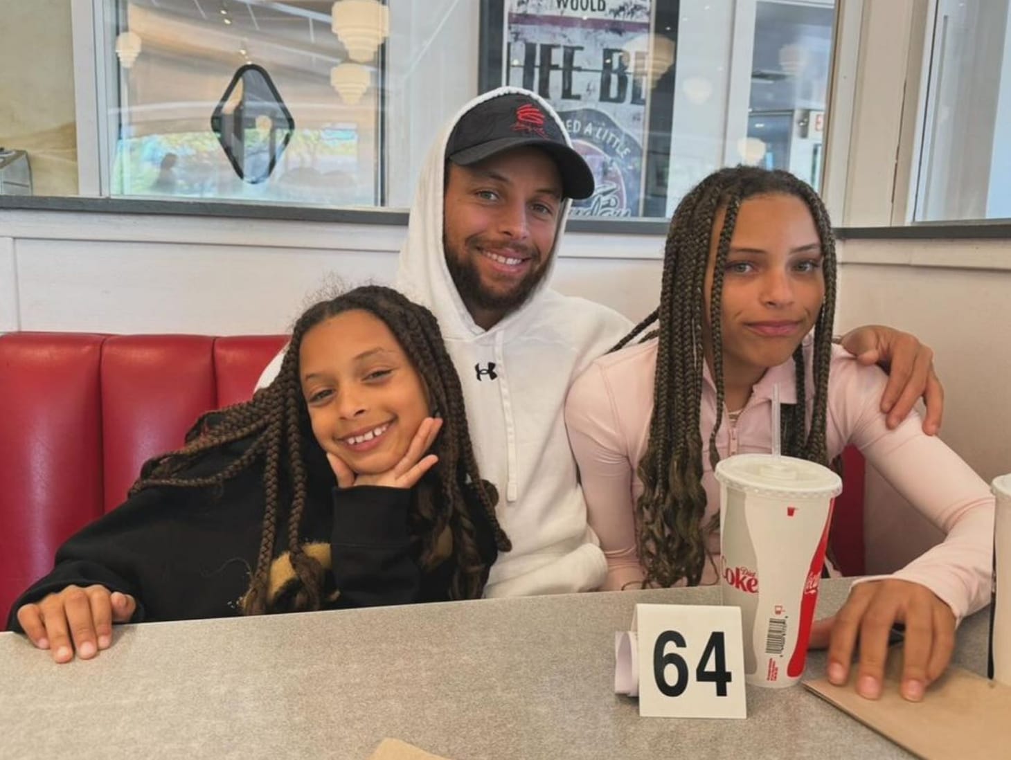 Who are there in Stephen Curry Family?