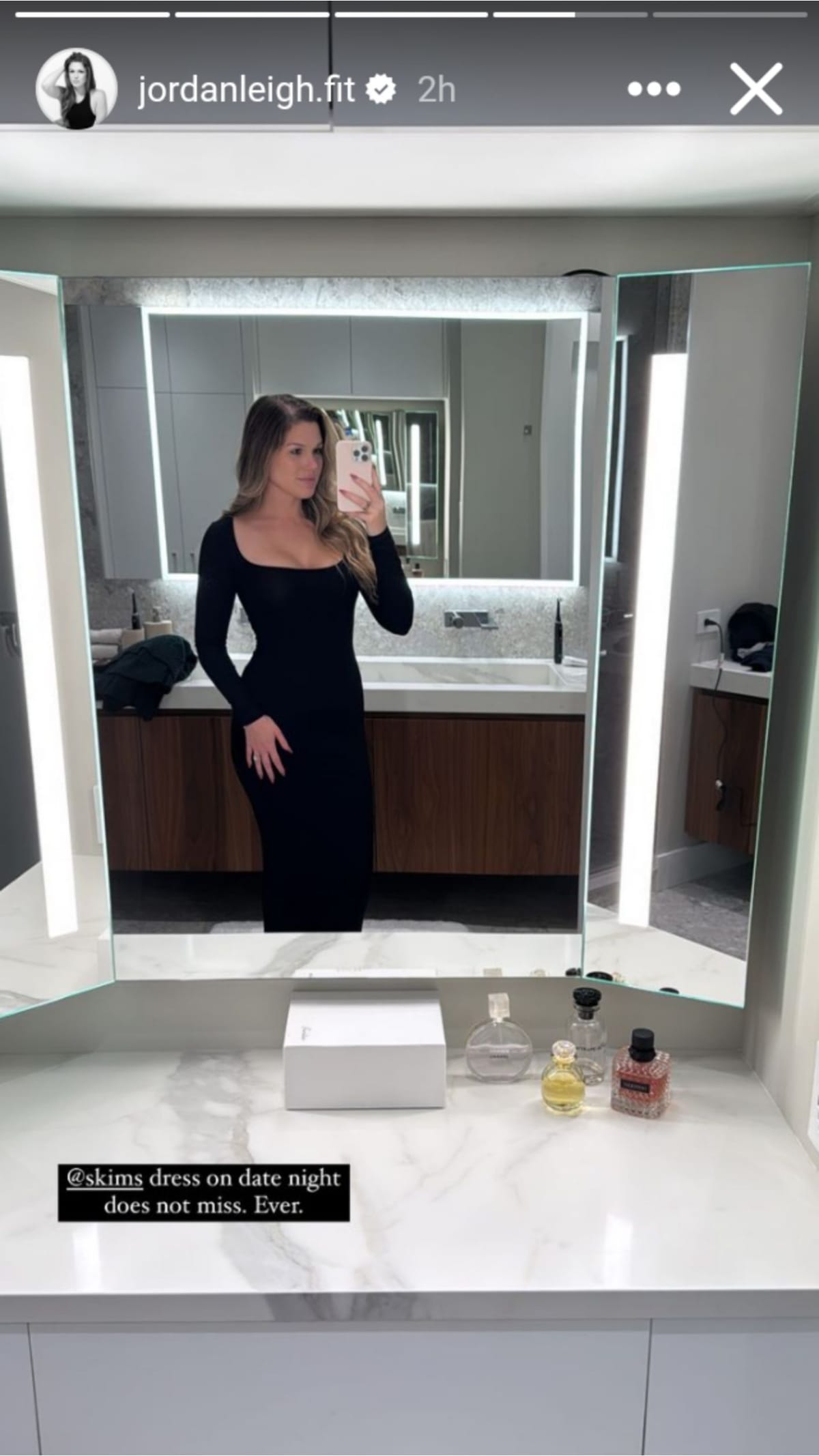 Patrik Laine's fiance Jordan Leigh chooses $150 black long sleeve dress ...