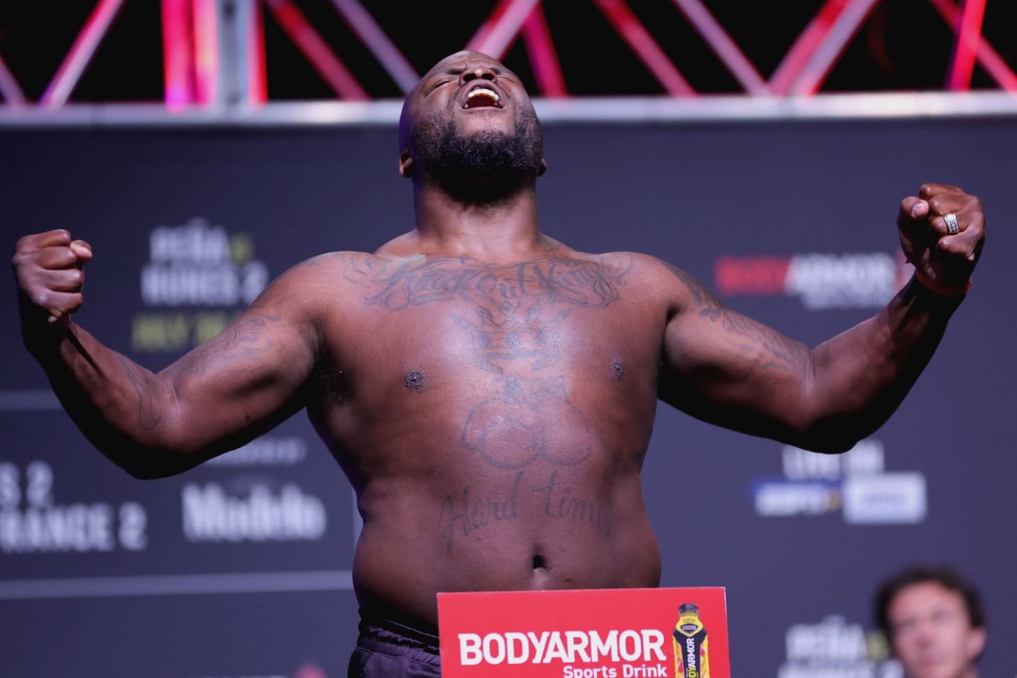 What is Derrick Lewis' UFC record?