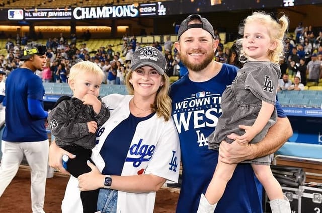 Who is Max Muncy's wife? | Meet Kellie Muncy