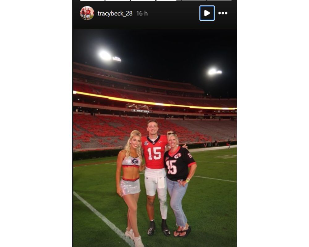Georgia: PHOTO: Georgia QB Carson Beck poses with mom and sister post ...