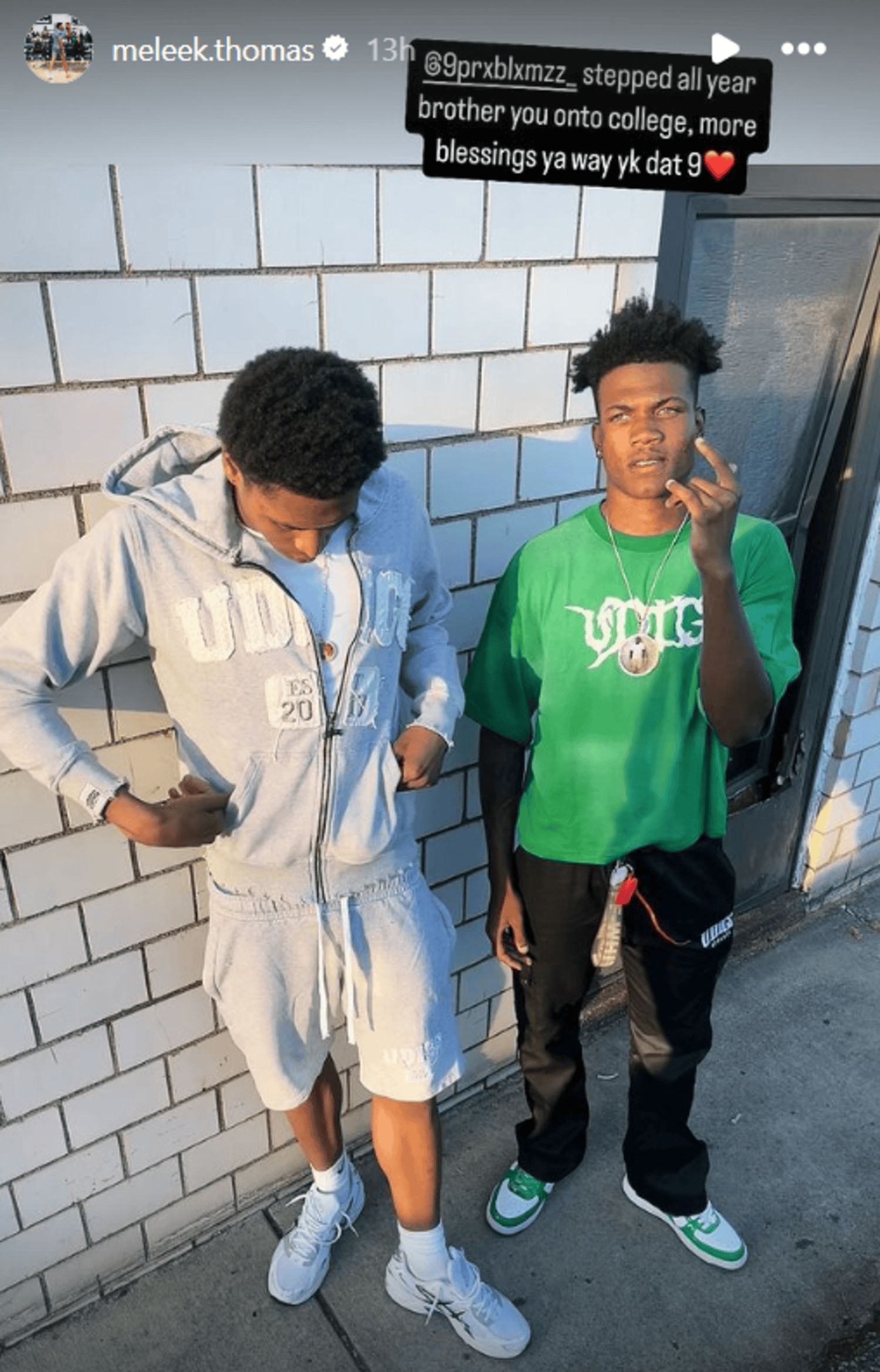 Photo: 5-star guard Meleek Thomas poses on IG with Buffalo Bulls LB commit