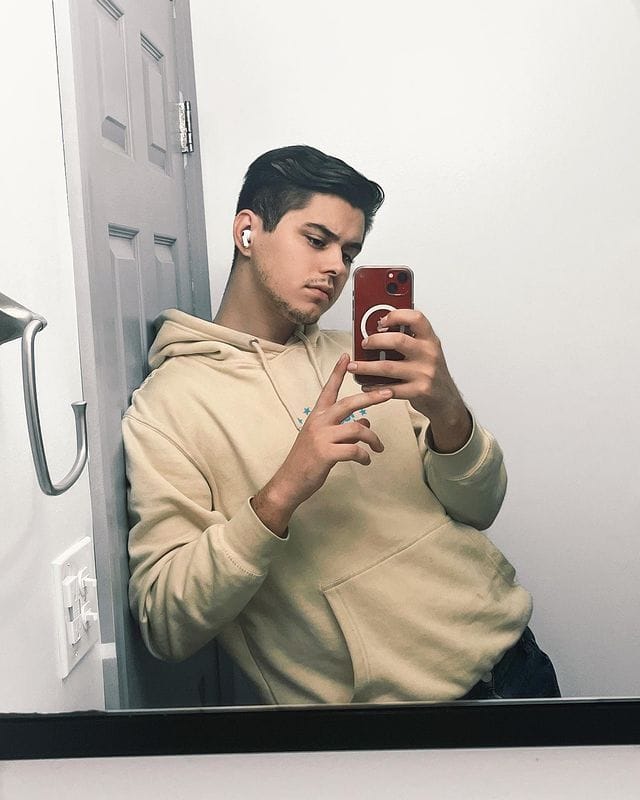 Jackson Krecioch’s Family - Father, Mother, Siblings, Husband, Kids.