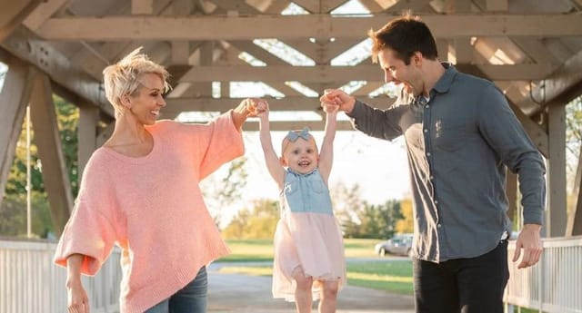 Who are Hey Eliza's parents?
