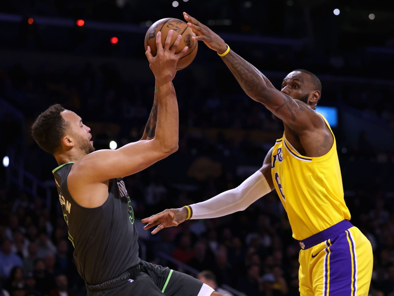 How many blocks does LeBron have?